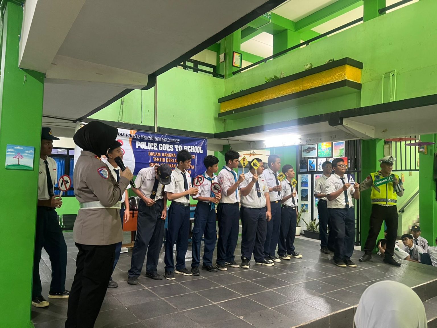 Lewat Operasi Zebra Jaya 2025, Satlantas Jakbar Edukasi Pelajar Bahaya ...